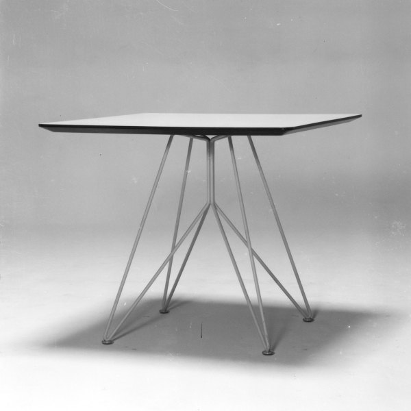 作品紹介「サイドテーブル（コトブキ）」 – 柳宗理 ／YANAGI DESIGN ：柳工業デザイン研究会