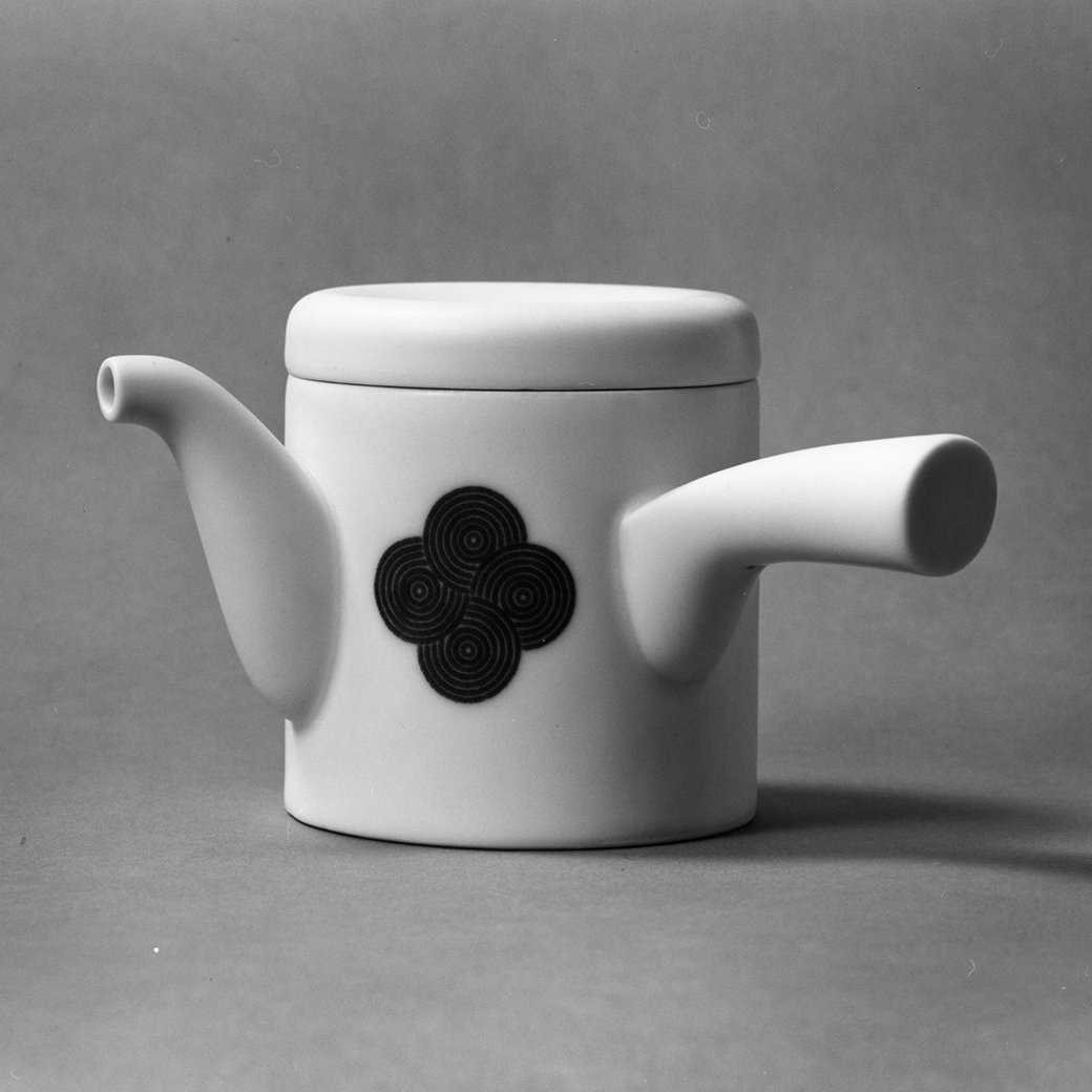 作品紹介「染付和食器（白山陶器）」 – 柳宗理 ／YANAGI DESIGN ：柳工業デザイン研究会