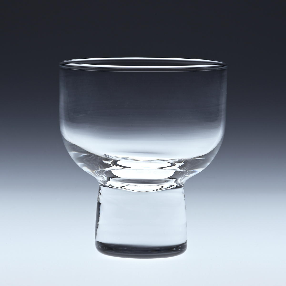 作品紹介「清酒グラス」 – 柳宗理 ／YANAGI DESIGN ：柳工業デザイン研究会