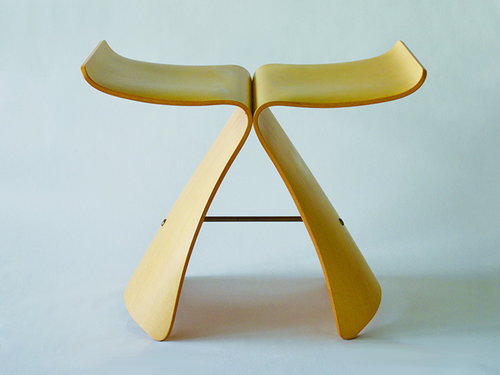 作品紹介「バタフライスツール（天童木工・新大）」 – 柳宗理 ／YANAGI DESIGN ：柳工業デザイン研究会
